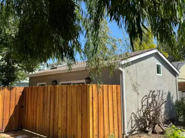 Dream studio rental in Santa Monica! 2421 Hill St #B