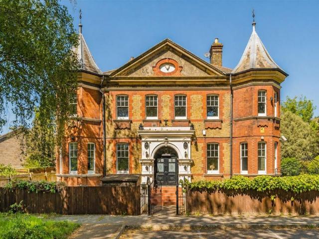 Dressington Avenue, London SE4 2 bed flat to rent £2,695 pcm £622 pw