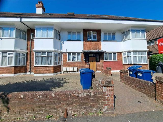 Drive Court, Edgware HA8, 1 bed flat to rent, £1,395 pcm | PrimeLocation