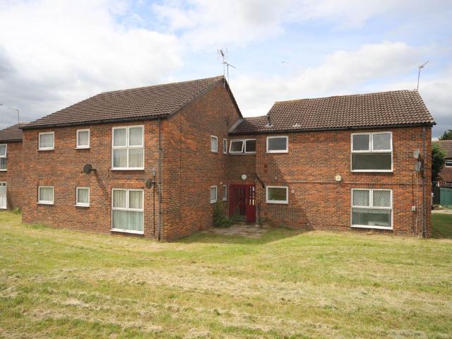 Drivers Court, Leighton Buzzard LU7, 3 bed flat to rent, £1,100 pcm | PrimeLocation