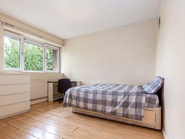 Driffield Road, London E3, Room to rent, £797 pcm | PrimeLocation