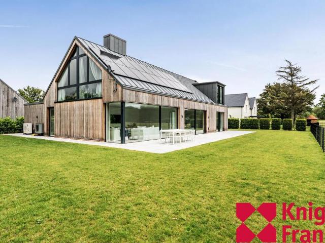 Drift Road, Winkfield, Windsor. 4 bed detached house to rent £8,500 pcm £1,962 pw