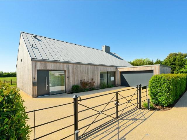 Drift Road, Winkfield, Windsor. 4 bed detached house to rent £8,500 pcm £1,962 pw