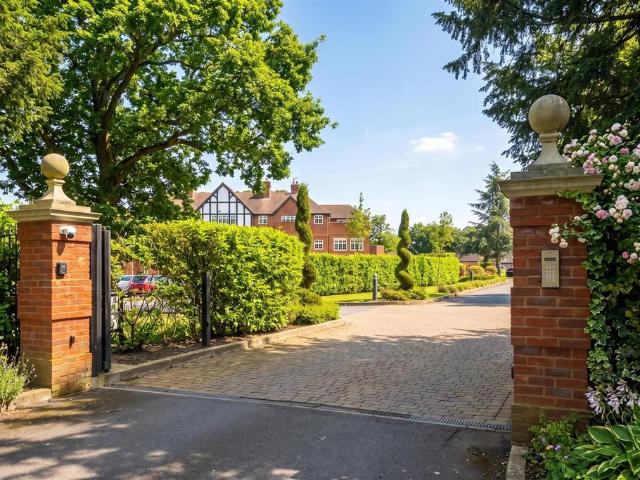 Drift Road, Winkfield, Windsor 5 bed terraced house to rent £8,000 pcm £1,846 pw