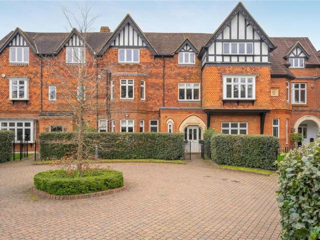 Drift Road, Winkfield, Windsor. 5 bed terraced house to rent £8,000 pcm £1,846 pw