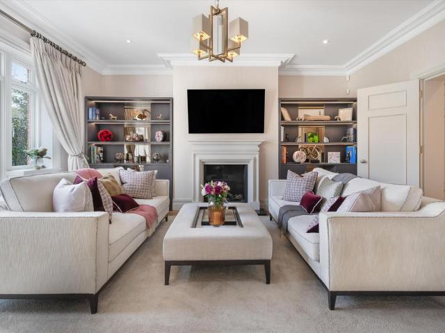 Drift Road, Winkfield, Windsor. 5 bed townhouse to rent £7,500 pcm £1,731 pw
