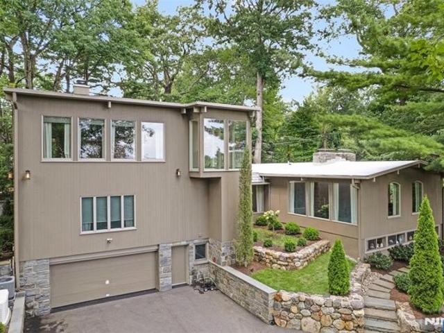 Driftway St, Roseland, Home For Sale