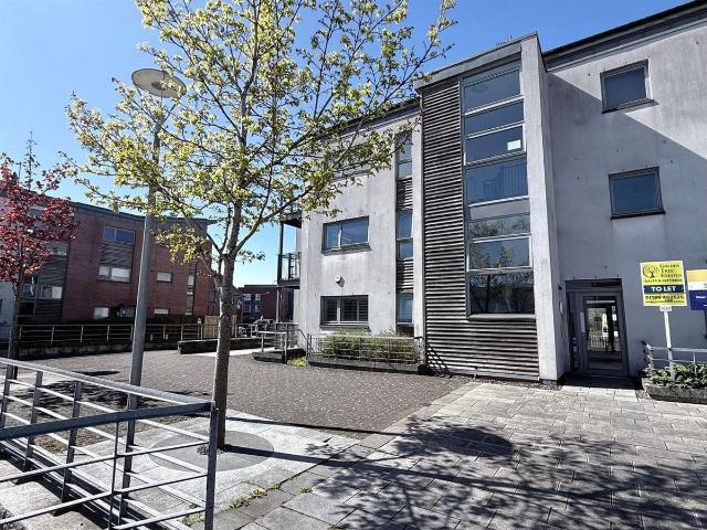 Drip Road, Stirling FK8, 2 bed flat to rent, £1,100 pcm | PrimeLocation