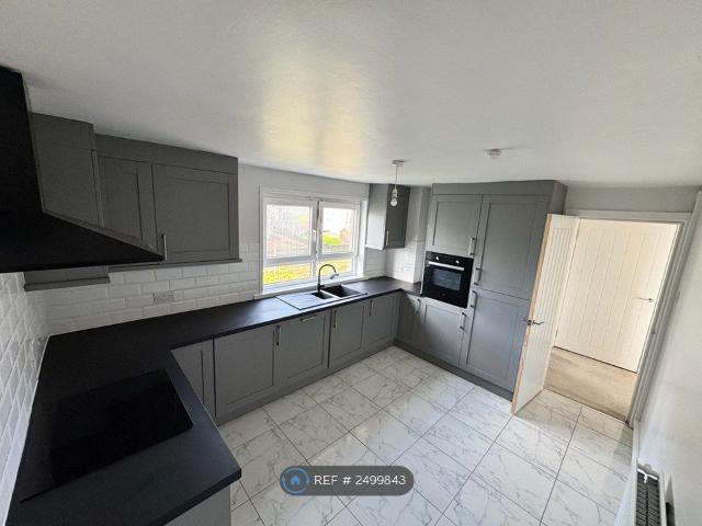 Drumclair Place, Airdrie ML6, 3 bed flat to rent, £850 pcm | PrimeLocation