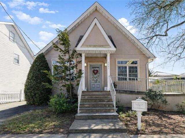 Drumgoole Rd E, Staten Island, Home For Sale
