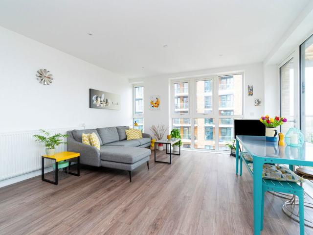 Drumond House, Victory Parade, Woolwich SE18, 2 bed flat to rent, £2,200 pcm | PrimeLocation