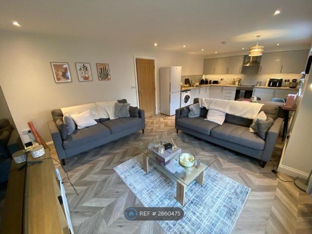 Drummond Avenue, Leeds LS16, 2 bed flat to rent, £1,400 pcm | PrimeLocation