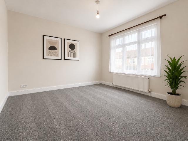 Drummond Avenue, Romford RM7, 4 bed semi detached house to rent, £2,200 pcm | PrimeLocation