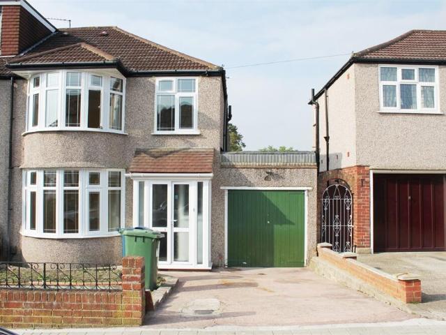 Drummond Drive, Stanmore HA7 4 bed semi detached house to rent £2,400 pcm £554 pw