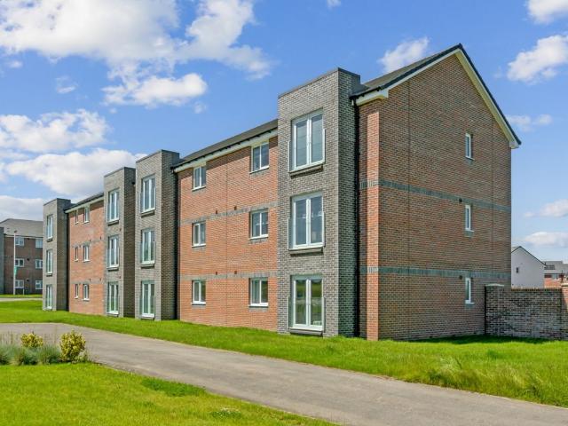 Drummonds Crescent, Stirling, Stirlingshire FK7, 2 bed flat to rent, £1,100 pcm | PrimeLocation