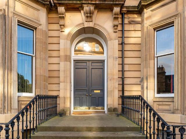 Drumsheugh Gardens, Edinburgh. 2 bed apartment to rent £2,150 pcm £496 pw
