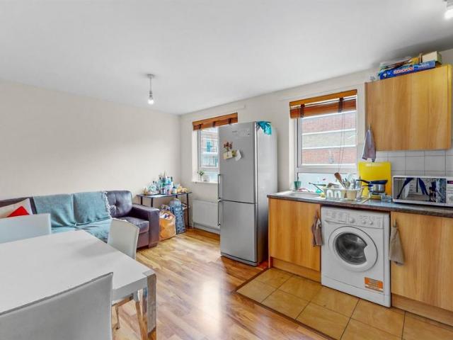 Drywater Flats, Phoenix Wharf Road, SE1 3 bed apartment to rent £2,700 pcm £623 pw
