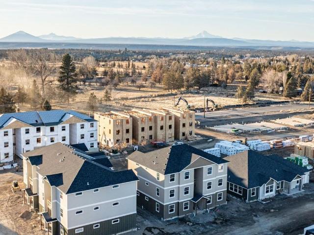 Introducing Dry Canyon – Redmond’s newest Luxury Apartments 2 Bedroom Apartment for Rent at 2960 Northwest Way, Redmond, OR 97756