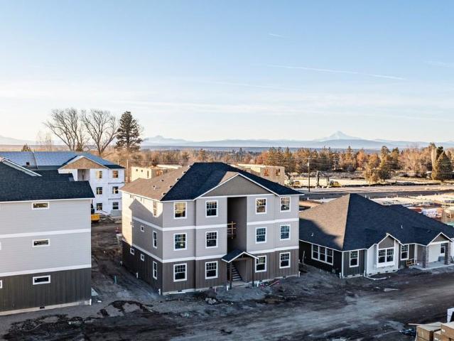Introducing Dry Canyon – Redmond’s newest Luxury Apartments 3 Bedroom Apartment for Rent at 2960 Northwest Way, Redmond, OR 97756