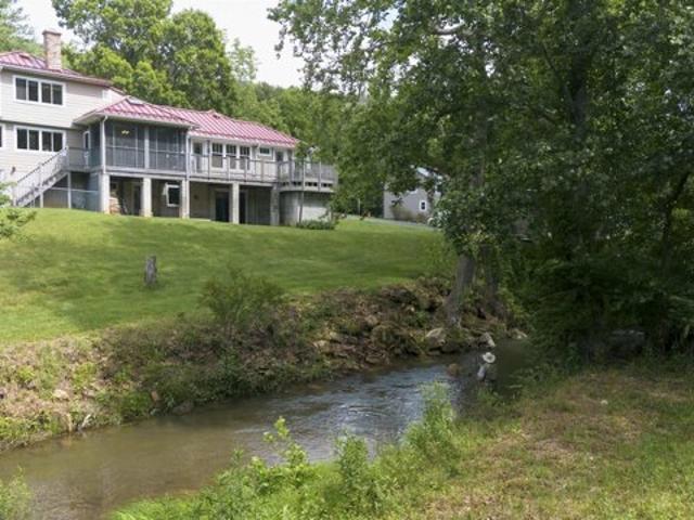 Dry Run Rd, Burnsville, Farm House For
