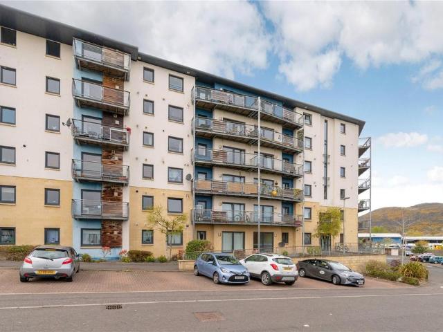Drybrough Crescent, Edinburgh. 2 bed flat to rent £1,275 pcm £294 pw