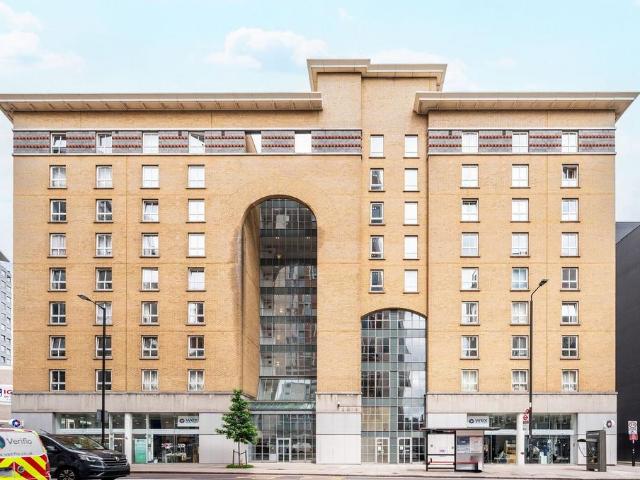 Dryden Building, Commercial Road. 2 bed flat to rent £3,000 pcm £692 pw