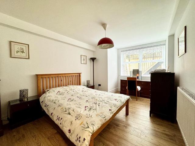 Drylands Road, Crouch End 1 bed flat to rent £1,700 pcm £392 pw