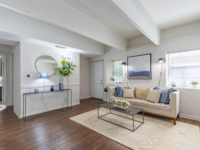 Dwell at the View 1 Bedroom Apartment for Rent at 1620 Hollywood Rd Nw, Atlanta, GA 30318 Scotts Crossing