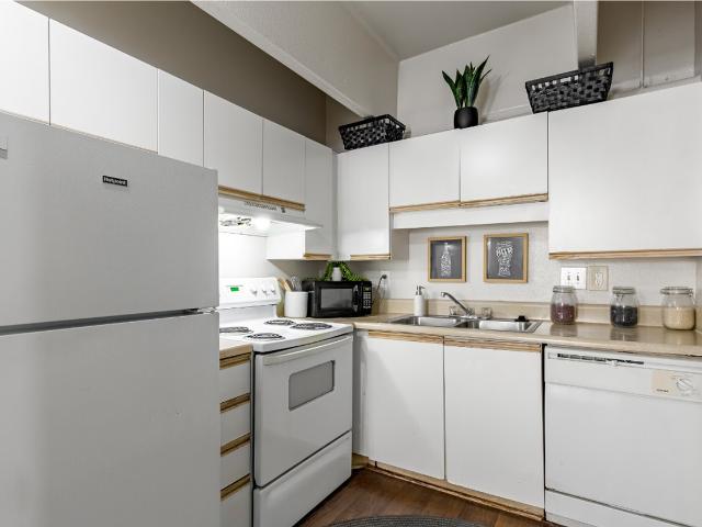 Dwell at the View 3 Bedroom Apartment for Rent at 1620 Hollywood Rd Nw, Atlanta, GA 30318 Scotts Crossing