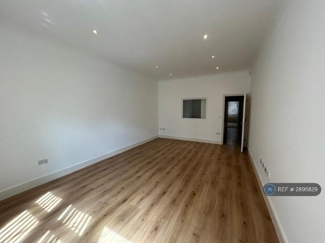 Dwight Road, Watford, WD18 1 bed flat to rent £1,450 pcm £335 pw