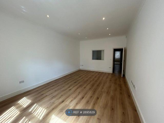 Dwight Road, Watford WD18, 1 bed flat to rent, £1,450 pcm | PrimeLocation