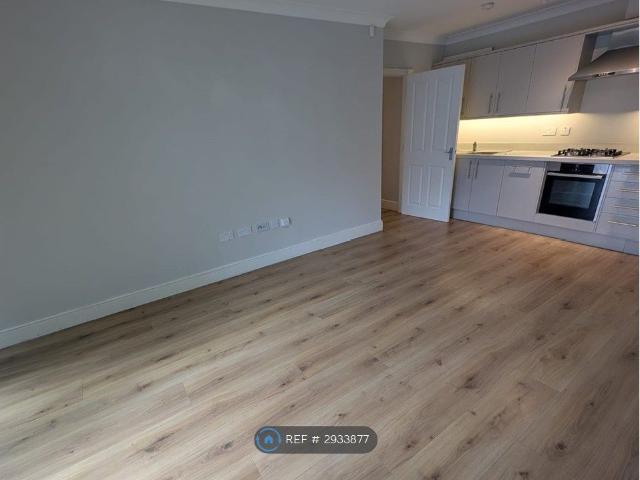 Dwight Road, Watford WD18, 2 bed flat to rent, £1,750 pcm | PrimeLocation
