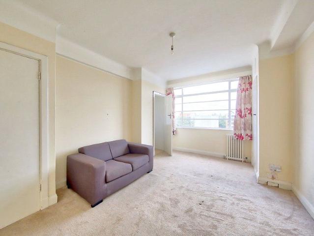Du Cane Court SW17, Studio to rent, £1,300 pcm | PrimeLocation