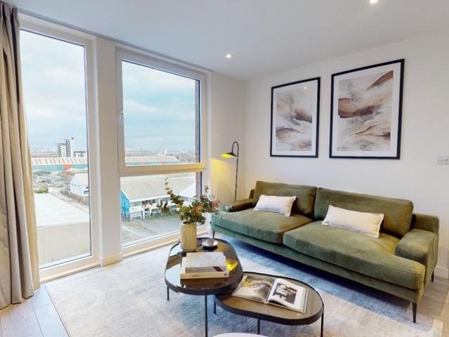 Dumballs Road 2 bed flat to rent £1,527 pcm £352 pw