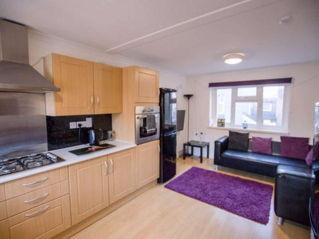 Dumbarton Close Top Floor Front Bedroom