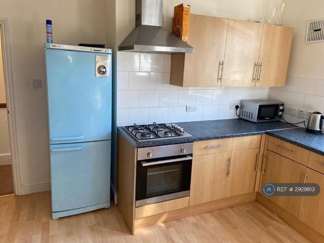 Dumbarton Road, Clapham, SW2 3 bed flat to rent £2,700 pcm £623 pw