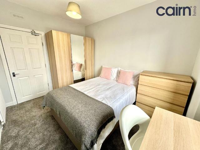 Dumbarton Road, Scotstounhill, Glasgow, G14 9XF