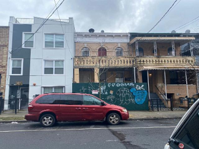Dumont Ave