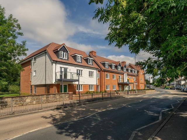 Dunton Green TN13, 1 bed flat to rent, £2,925 pcm | PrimeLocation