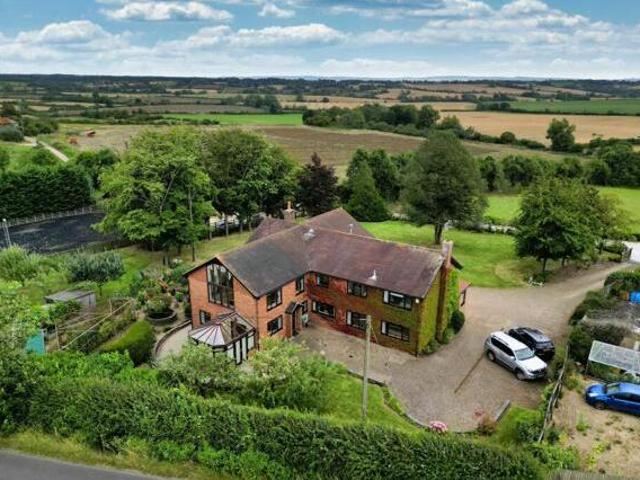 Dunton Road, Whitchurch, 6 Bedroom Detached