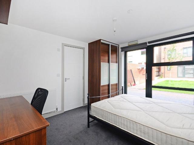 Dun Fields, Sheffield S3, Room to rent, £600 pcm | PrimeLocation