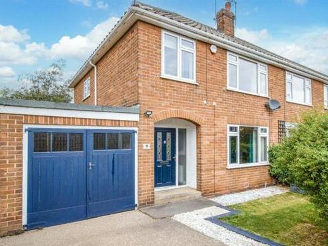 Duncan Avenue, Sandal, 3 Bedroom Semi detached