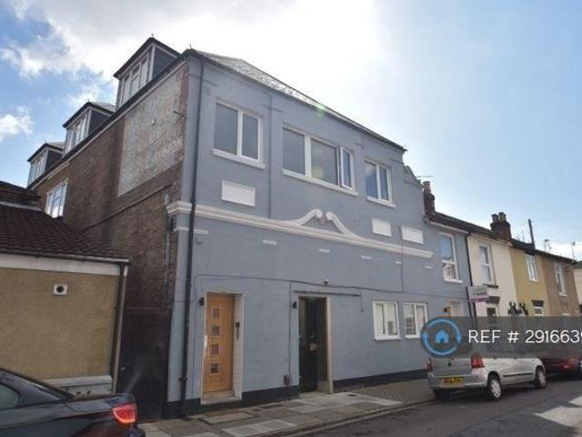 Duncan Road, Portsmouth, PO5 2 bed flat to rent £1,175 pcm £271 pw