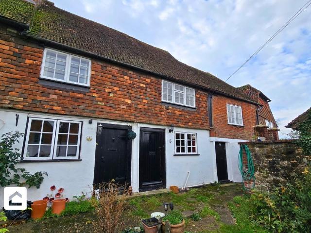 Duncan's Yard, Westerham, Kent TN16, 2 bed cottage to rent, £1,250 pcm | PrimeLocation