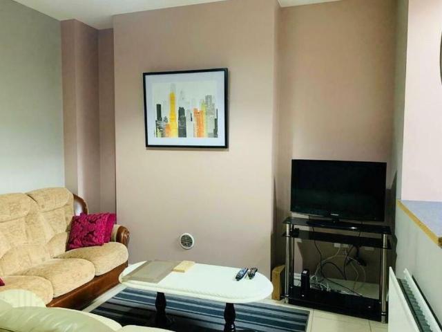 Duncairn Gardens, Room 1, R2 & R5. All Utiliity Bills Included, Belfast, BT15 2GN