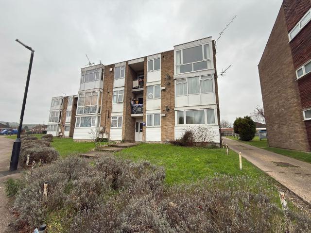 Duncombe Drive, Dunstable LU5, 2 bed flat to rent, £1,250 pcm | PrimeLocation