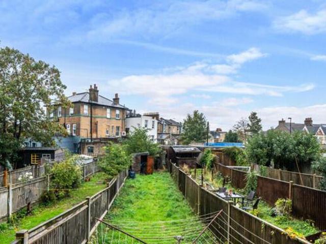 Duncombe Hill, Honor Oak, 3 Bedroom Flat