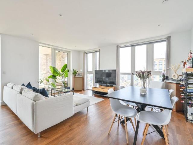 Duncombe House, Woolwich, London, SE18 2 bed flat to rent £3,150 pcm £727 pw