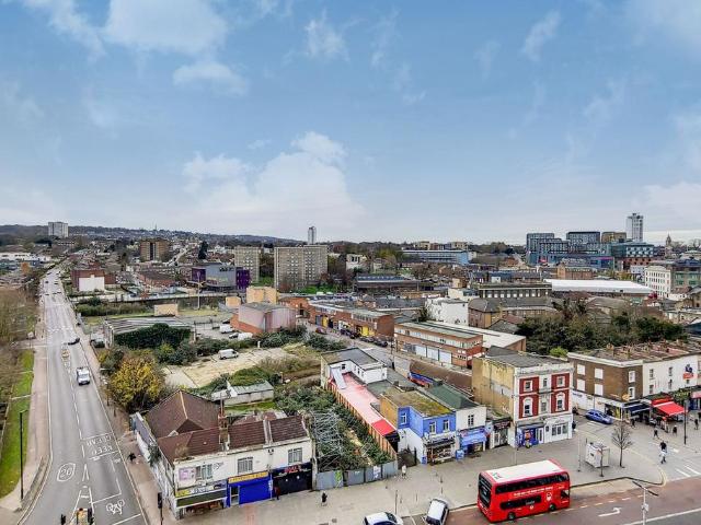 Duncombe House, Woolwich Riverside. 2 bed flat to rent £2,500 pcm £577 pw
