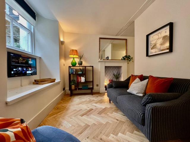 Dundas Street, New Town, Edinburgh, EH3 Studio to rent £1,150 pcm £265 pw